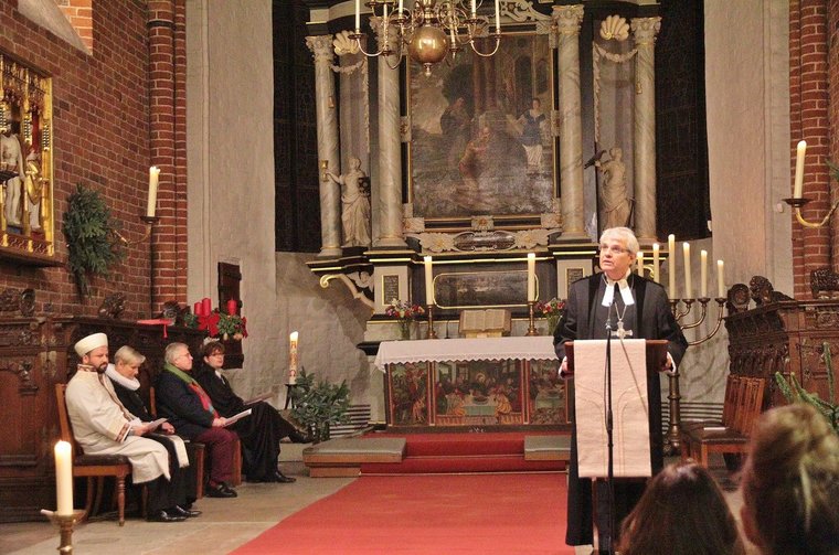 Brandanschläge in Mölln: Die Wunden heilen nicht Nachrichten - Ev.-Luth ...